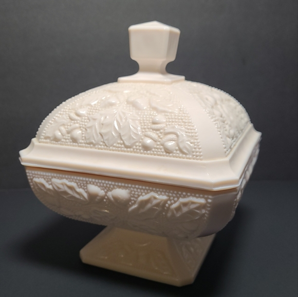 Jeanette Glass | Accents | Vintage 95s Jeanette Pink Shell Milk Glass ...